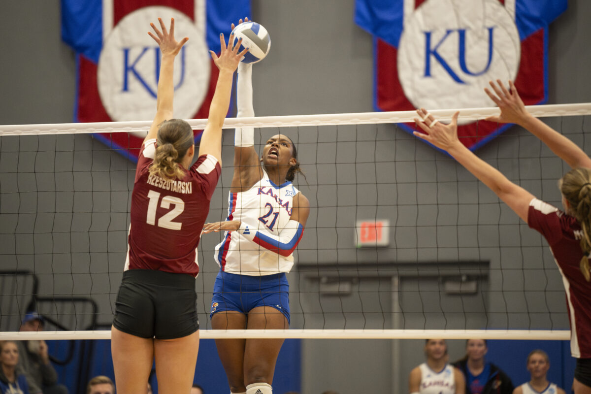 Kansas holds on in final two sets to sweep Colgate in first round of ...